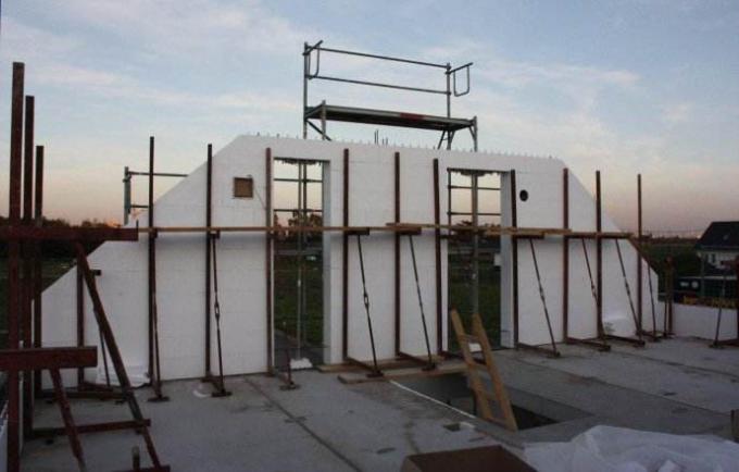 The Ideal Choice for Multi-Story Small Houses – ICF Blocks and ICF Bracing